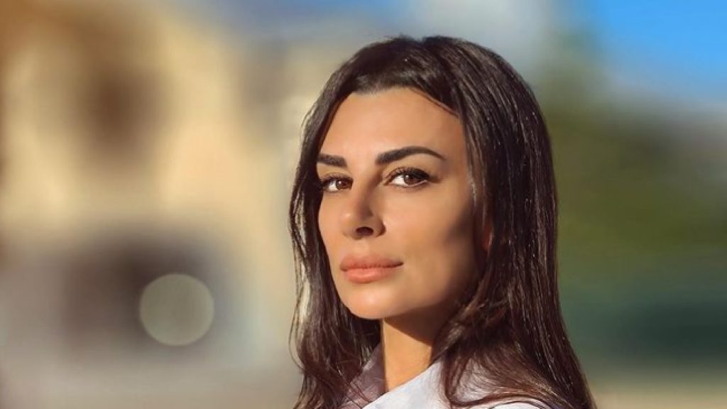 Elga Enardu operata: "Seno: perché ho fatto un lifting, areole ...