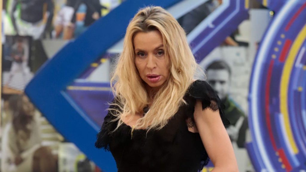 Valeria Marini e il problema agli occhi: "Non vedo più come prima"