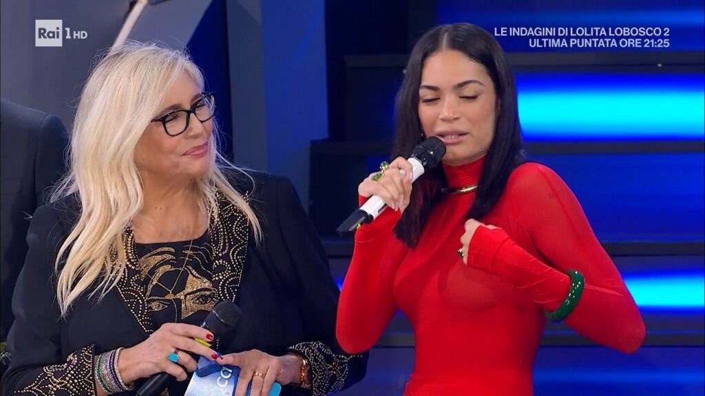 Domenica In, Elodie stralunata: notte brava e confronto col pubblico