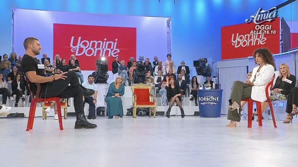 Uomini e Donne: Emanuela si svela tra ritocchini, liti e retroscena