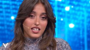 Giulia Stabile, ritratto impietoso: "Ormai è un peluche portafortuna"